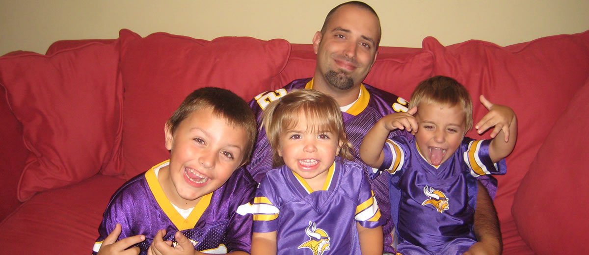 It's Every Dad's Right to Raise His Kids to Cheer for His Favorite ...